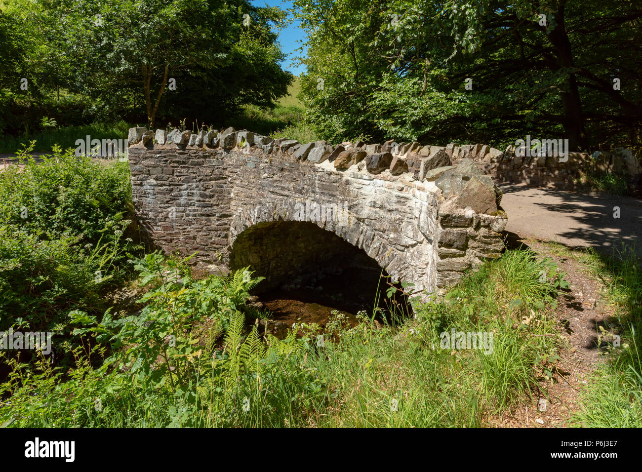 Small stone bridge hi-res stock photography and images - Alamy