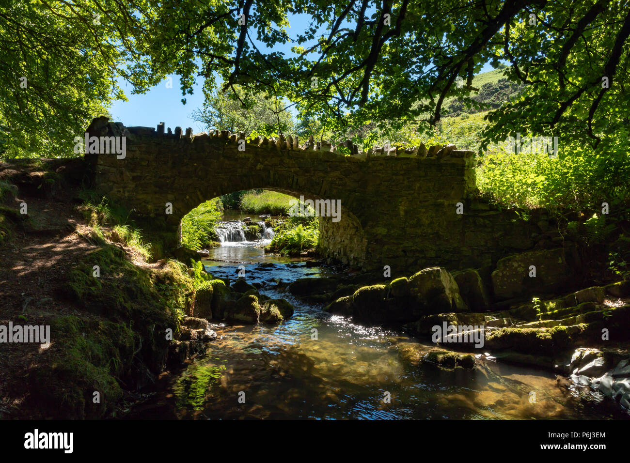 Small stone bridge hi-res stock photography and images - Alamy