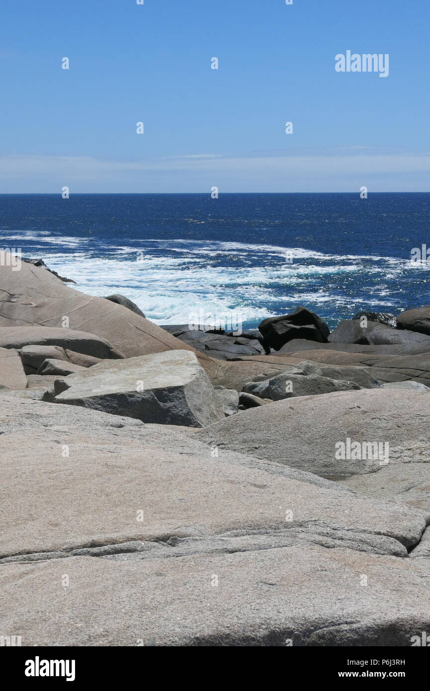 The spectacular granite boulders and rocky outcrops of the Bluenose ...