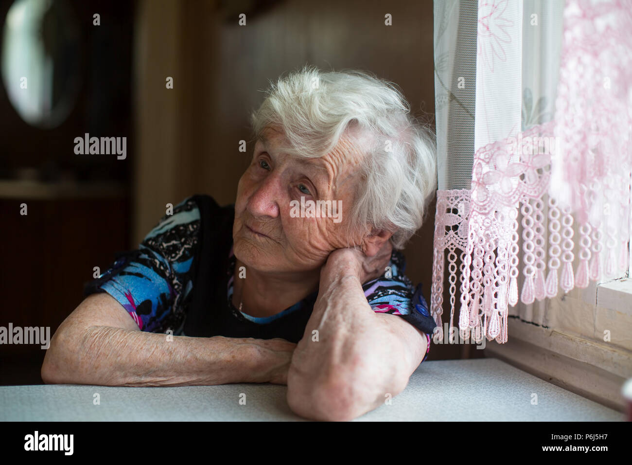 Beautiful mature woman thoughtfully hi-res stock photography and images ...