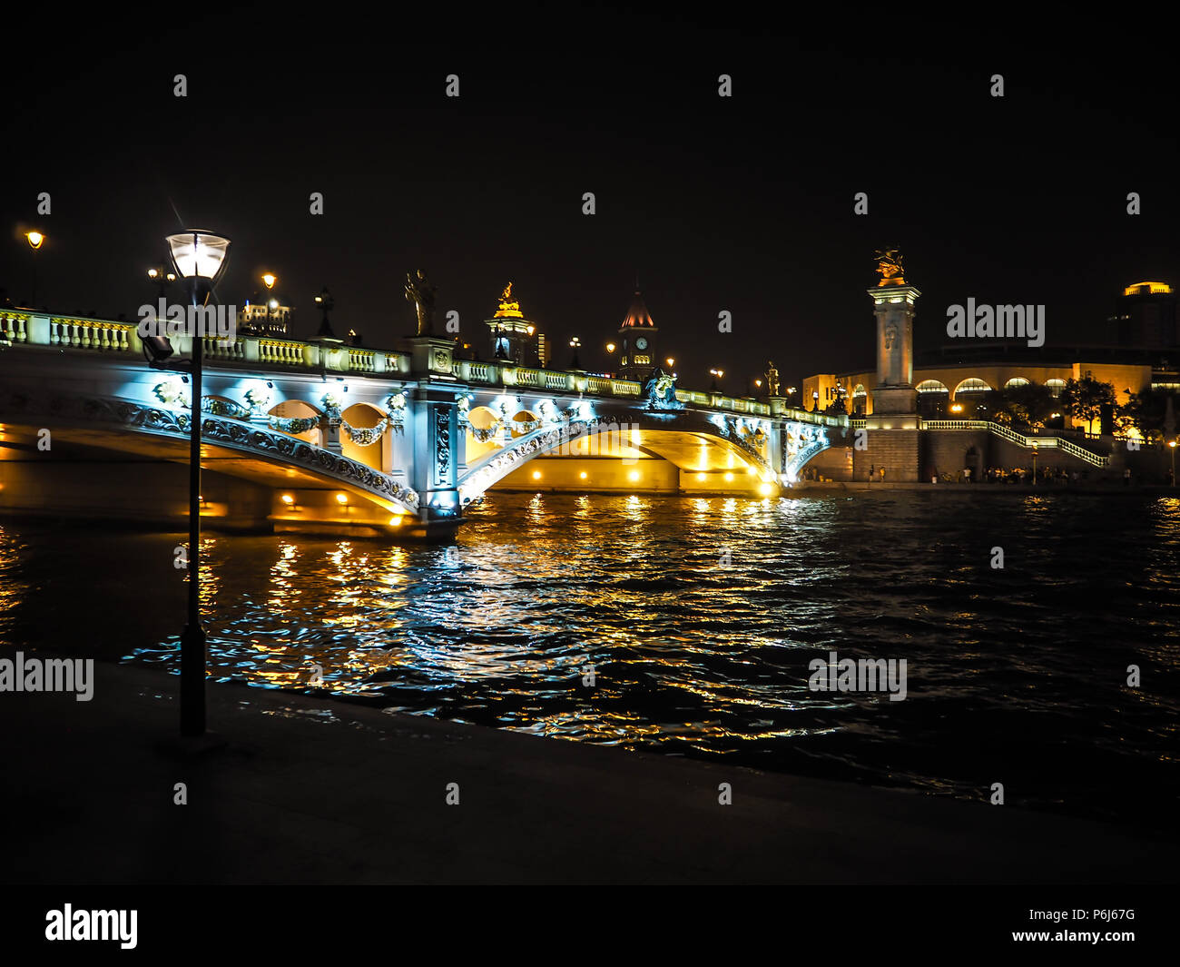 China city tower bridge hi-res stock photography and images - Alamy