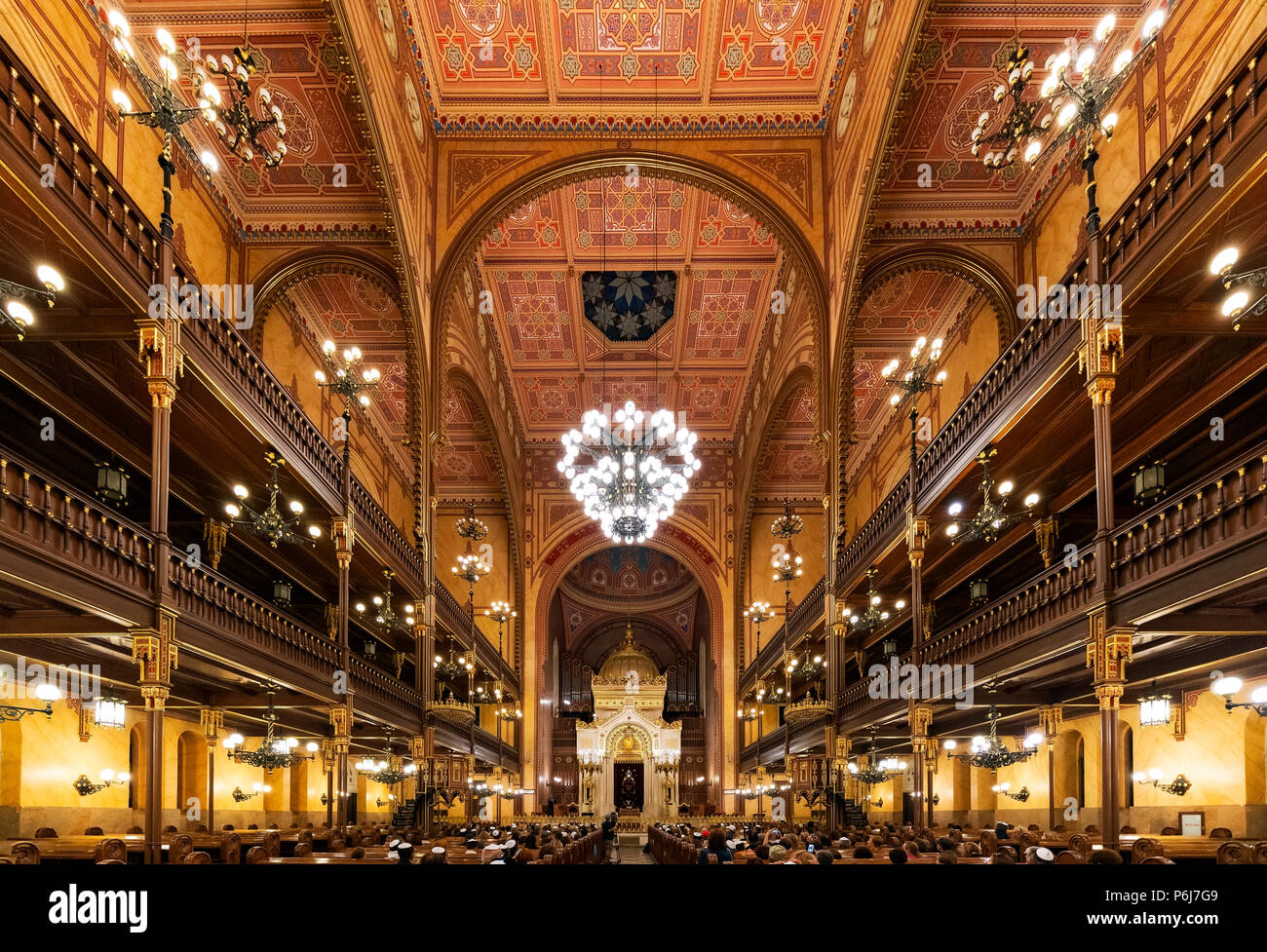 Interior in the Dohany Street Synagogue (Great Synagogue), largest ...