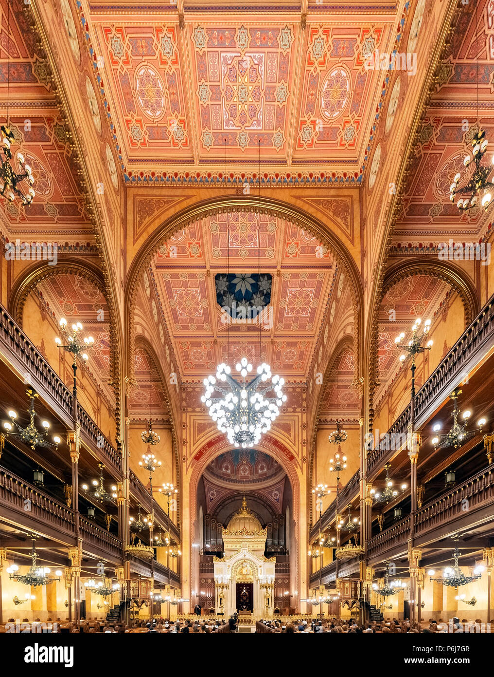 Interior in the Dohany Street Synagogue (Great Synagogue), largest ...