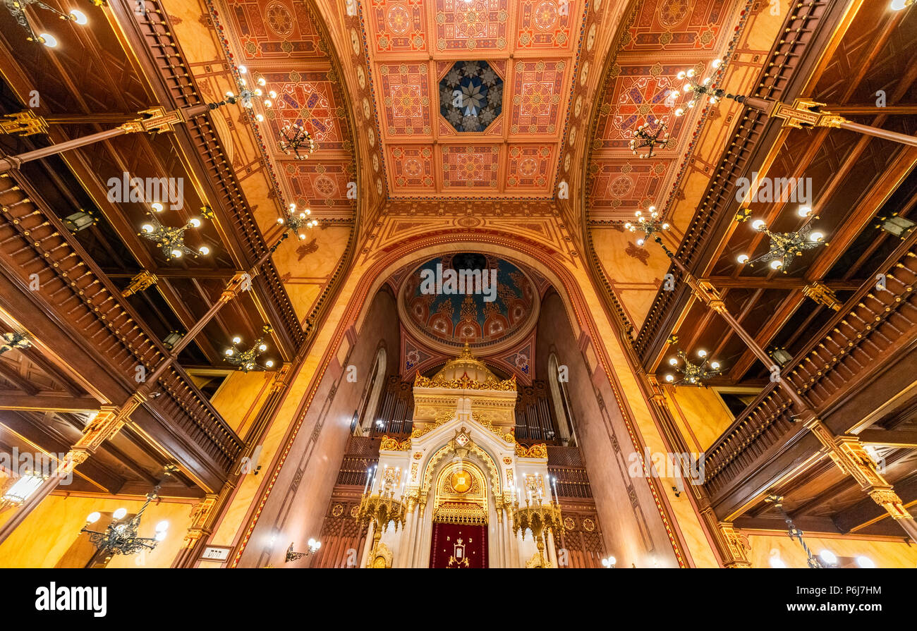 Interior in the Dohany Street Synagogue (Great Synagogue), largest ...