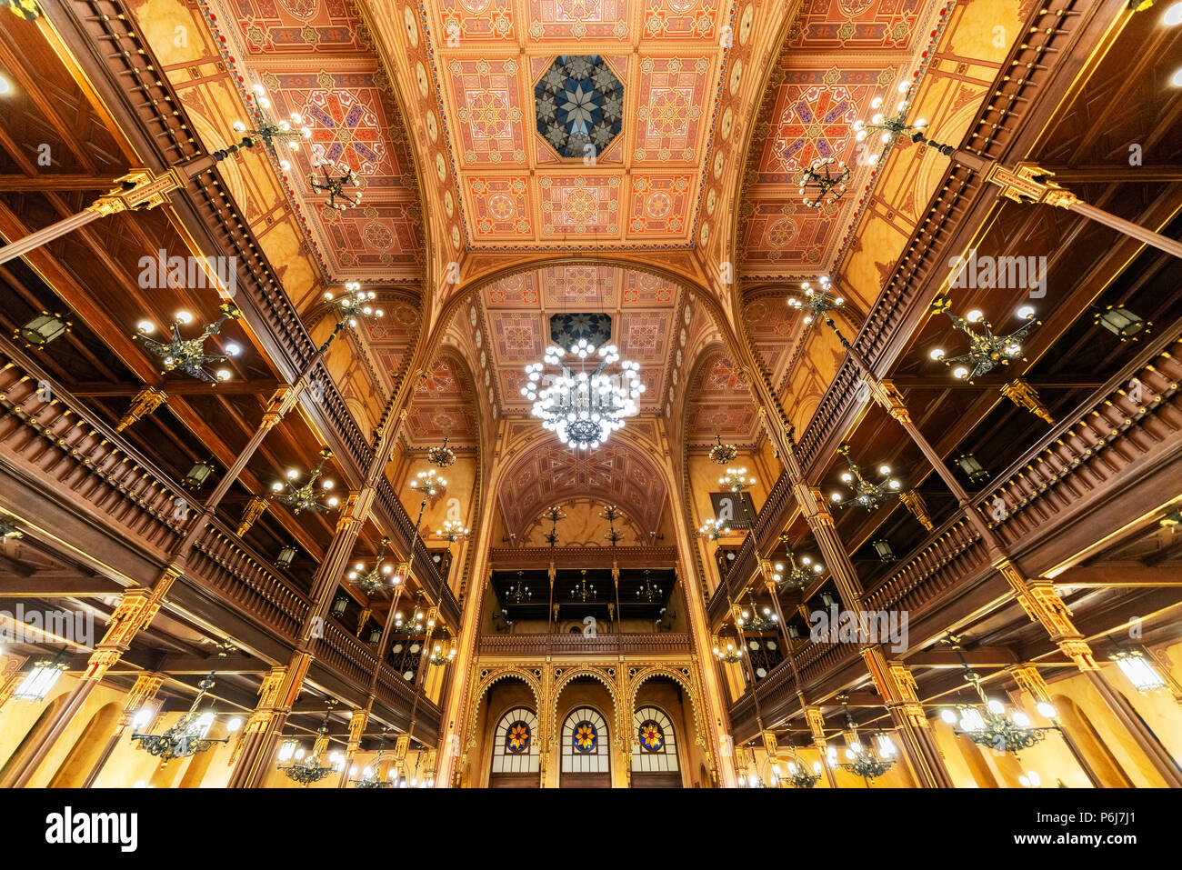 Interior in the Dohany Street Synagogue (Great Synagogue), largest ...