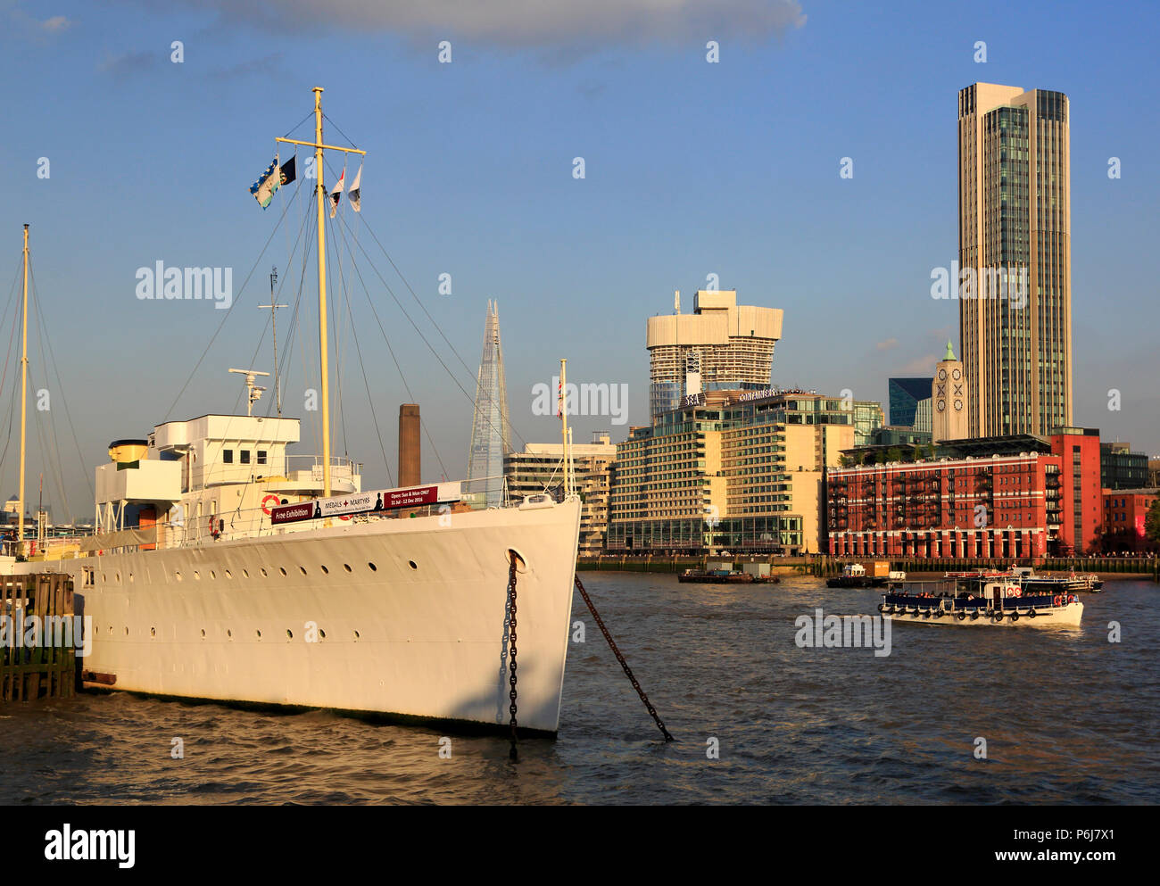 Hms wellington hi-res stock photography and images - Alamy