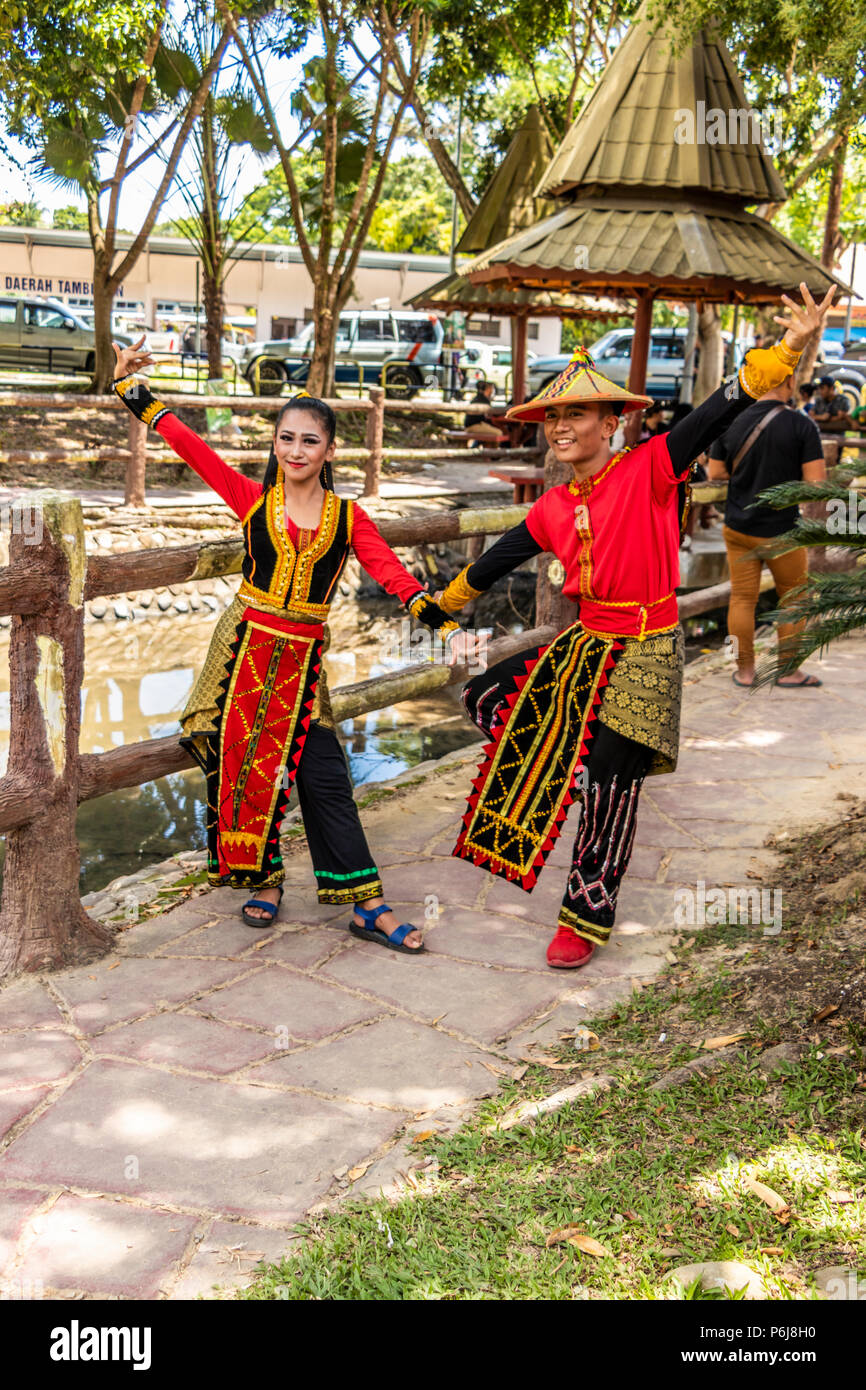 Kadazan costume hi-res stock photography and images - Alamy