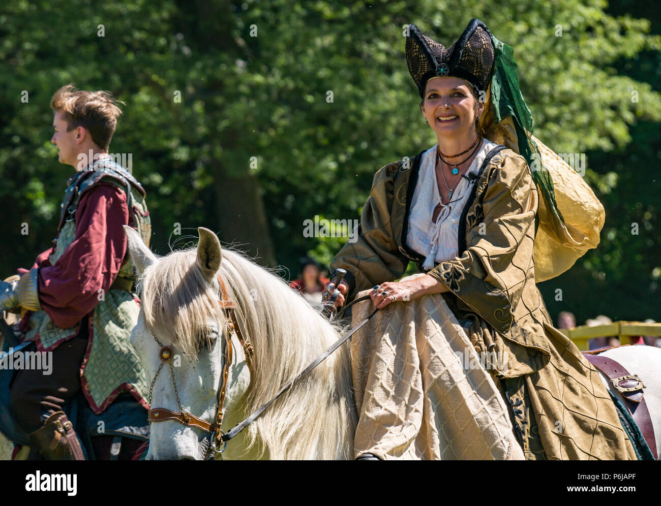 Medieval lady on horseback hi-res stock photography and images - Alamy