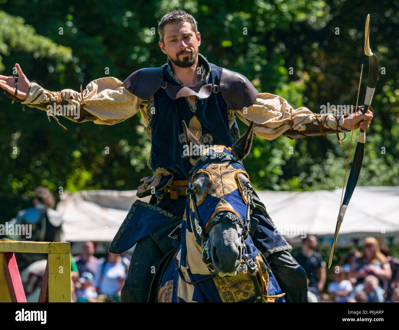 Medieval fair archery hi-res stock photography and images - Alamy