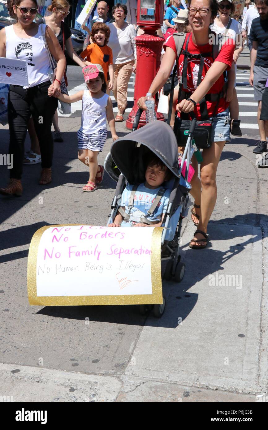 Mexican border family separation hi-res stock photography and images ...