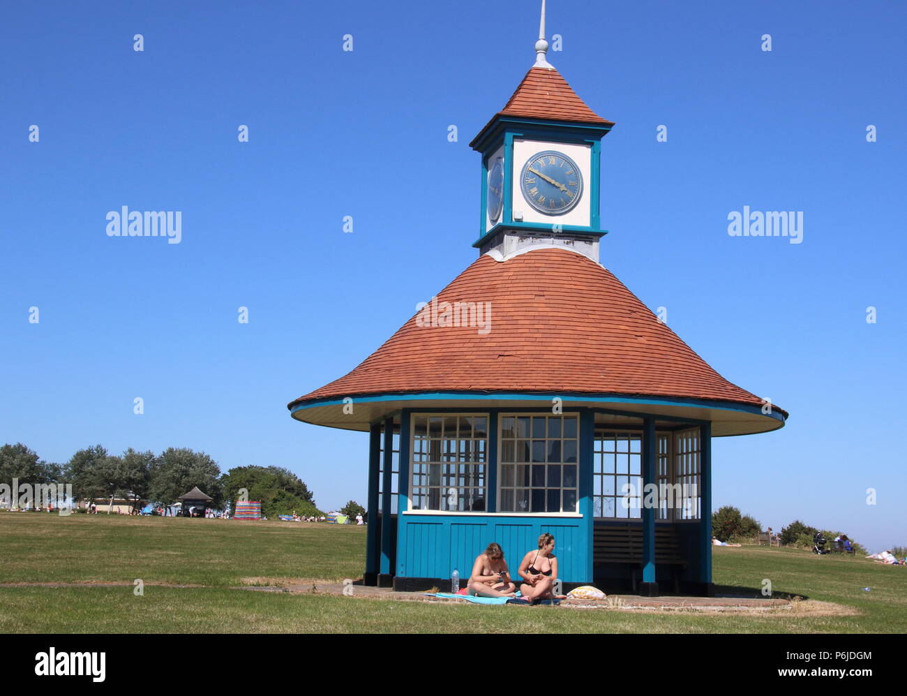 Frinton beach pier hi-res stock photography and images - Alamy