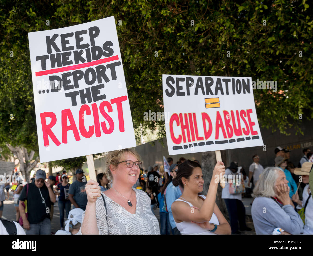 Immigration signs hi-res stock photography and images - Alamy
