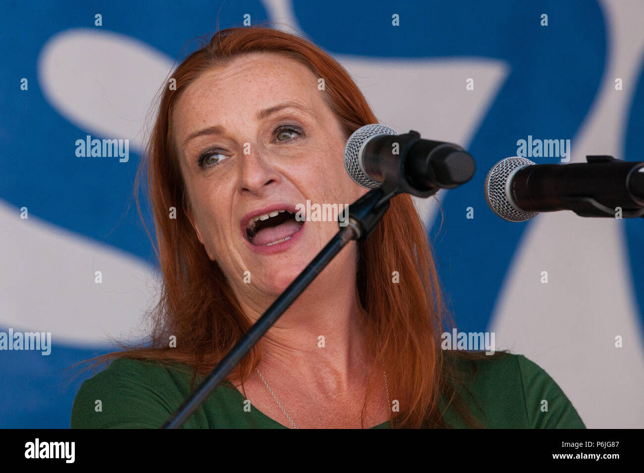 Daily mirror editor hi-res stock photography and images - Alamy