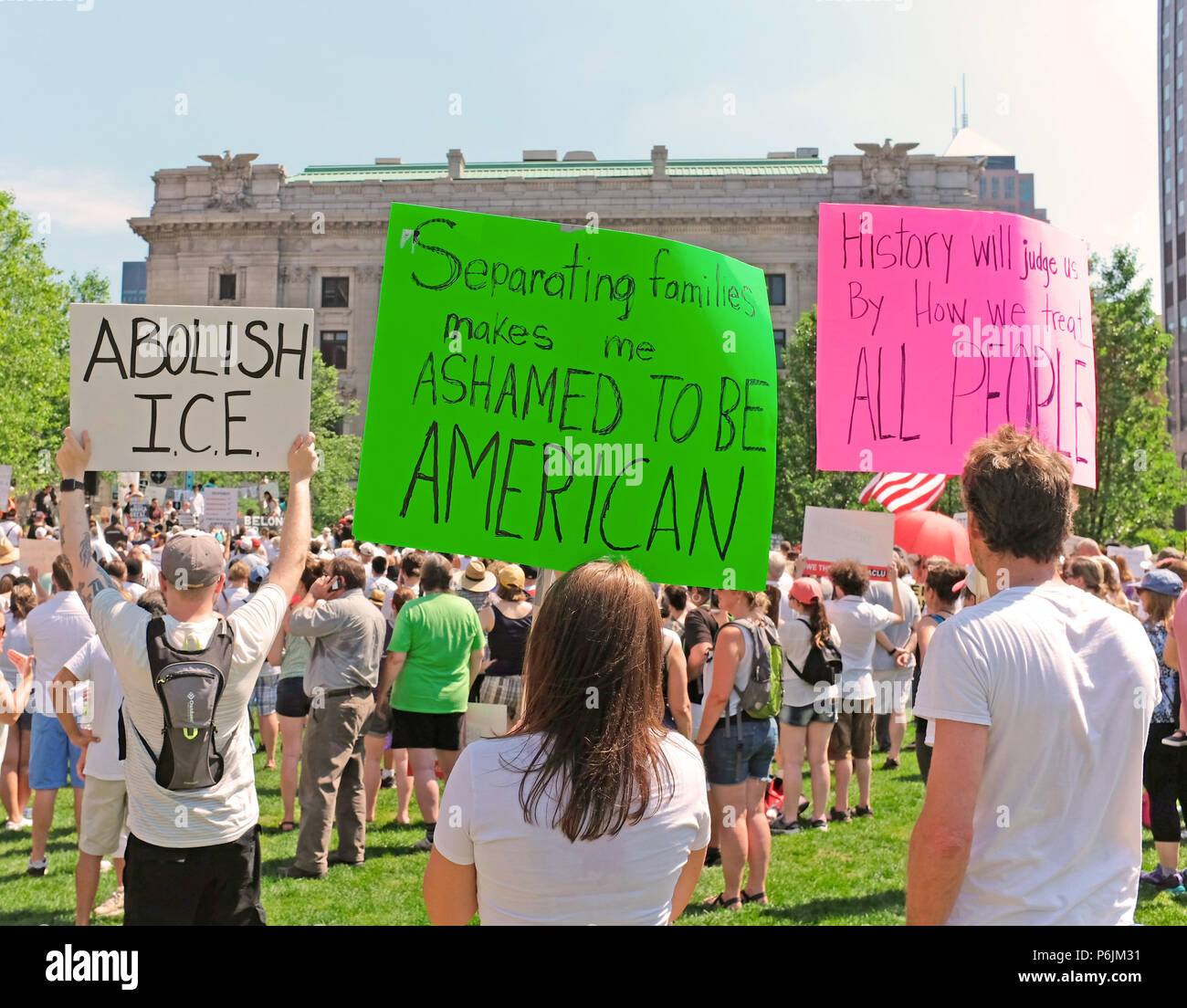 Women holding protest signs hi-res stock photography and images - Alamy