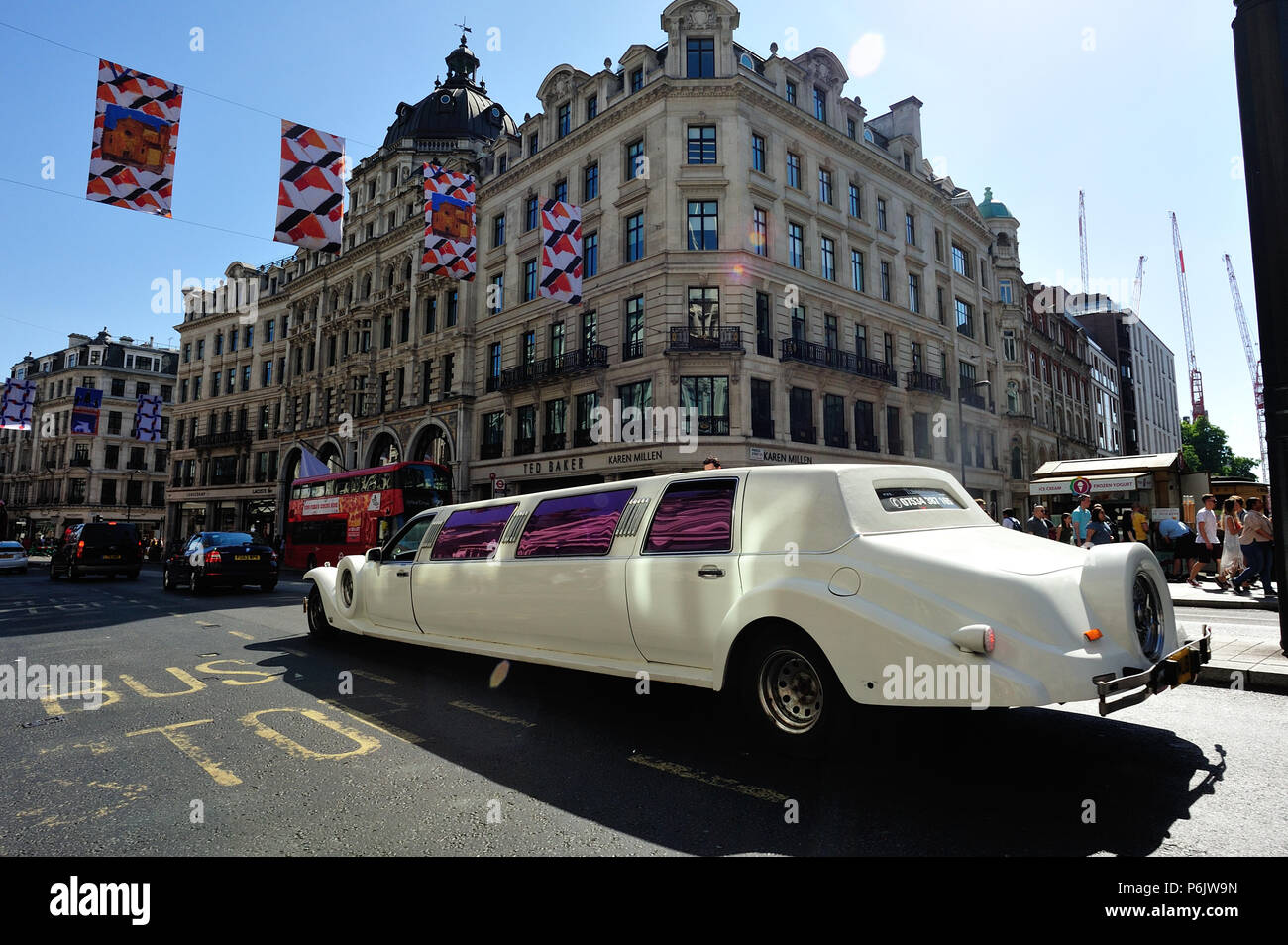 Stretched limosine hi-res stock photography and images - Alamy