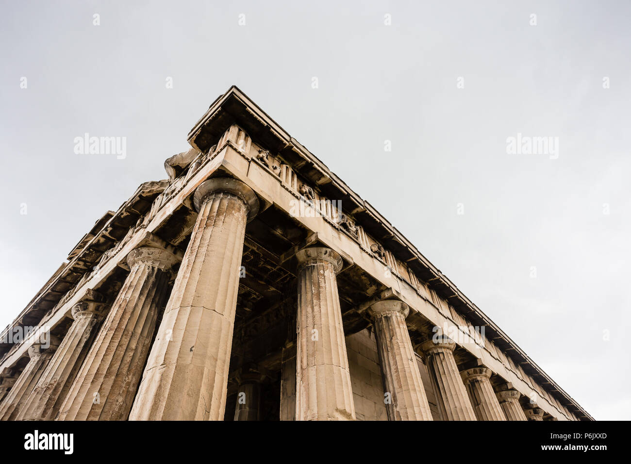 Diagonal columns design hi-res stock photography and images - Alamy