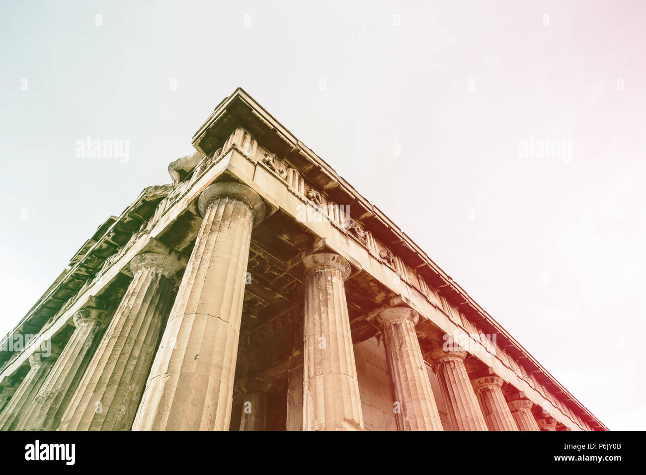 Diagonal columns building hi-res stock photography and images - Alamy