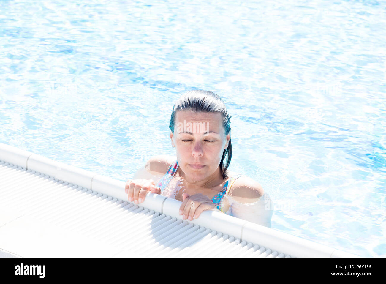 Woman swimsuit poolside hi-res stock photography and images - Alamy