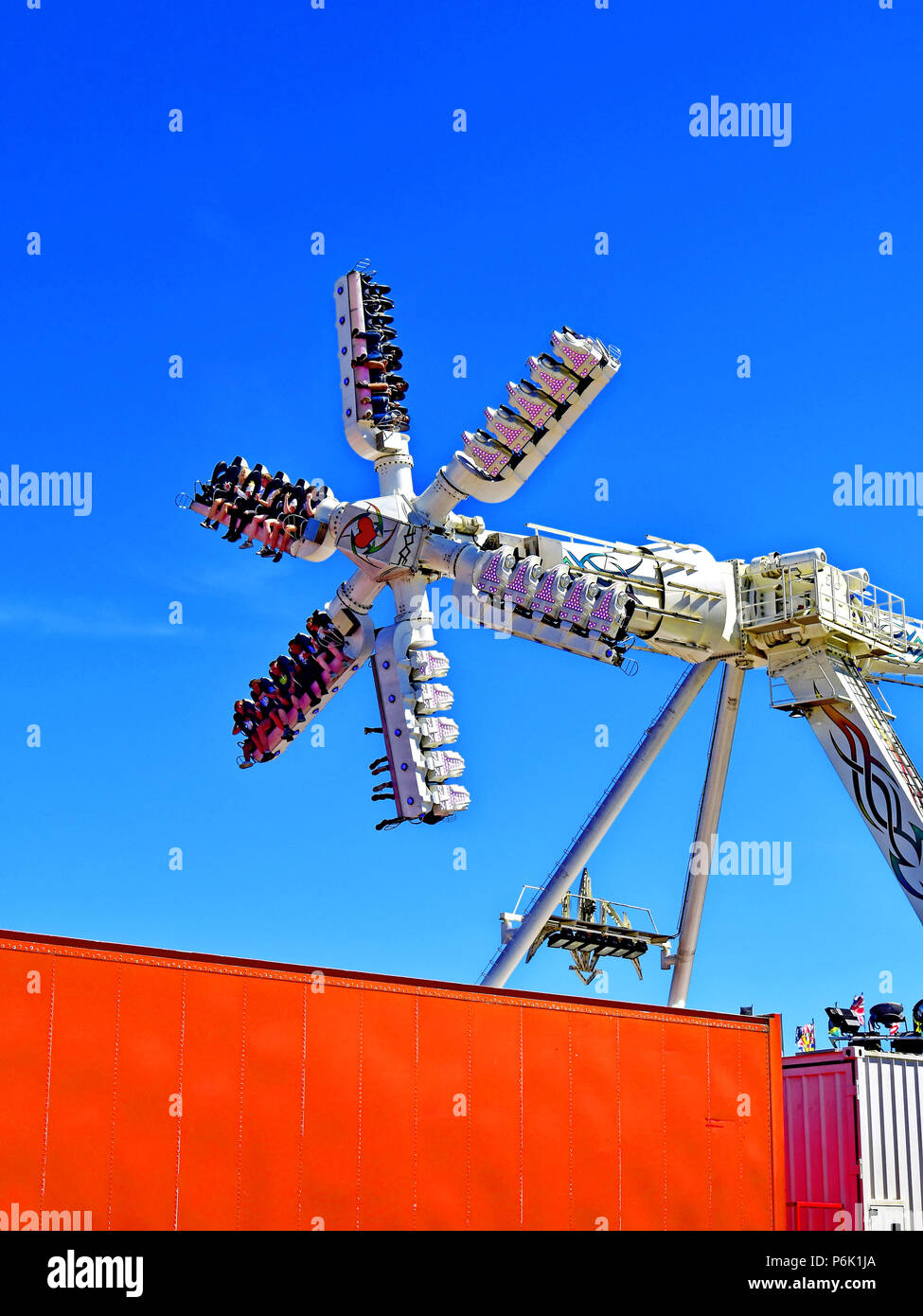 Hoppings thrill machine hi-res stock photography and images - Alamy
