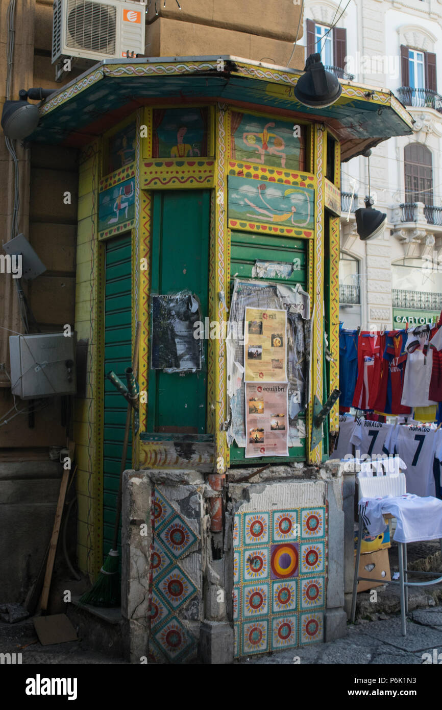 Chiosco kiosk hi-res stock photography and images - Alamy