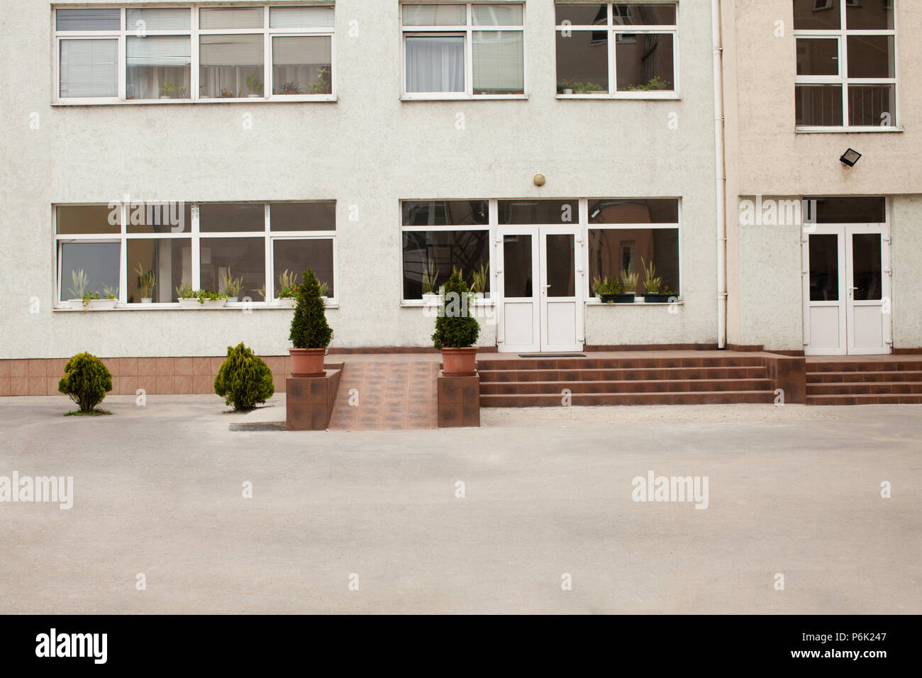 Elementary school front office hi-res stock photography and images - Alamy