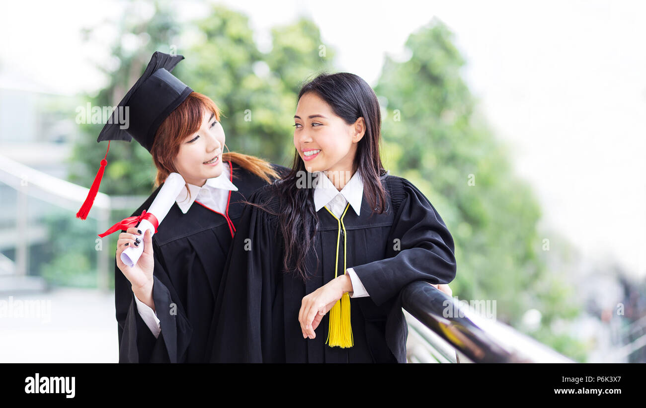 Group of students after graduation hi-res stock photography and images ...