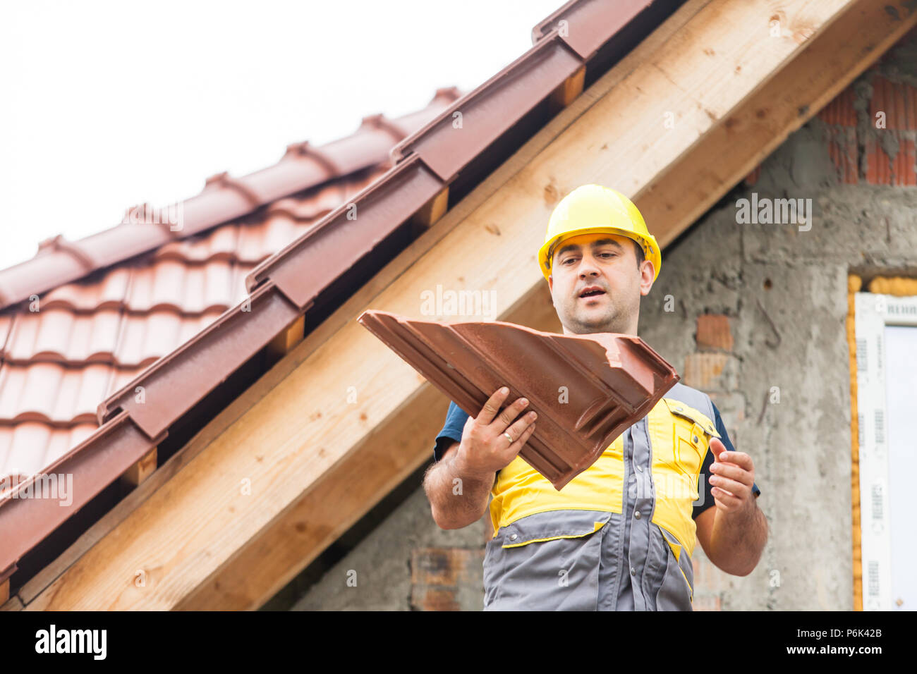 Building a roof on the house Stock Photo - Alamy