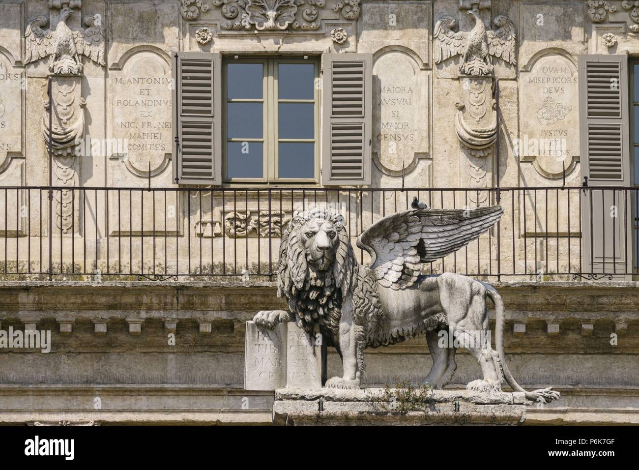 leon de San Marcos, simbolo de la republica de venecia frente al ...