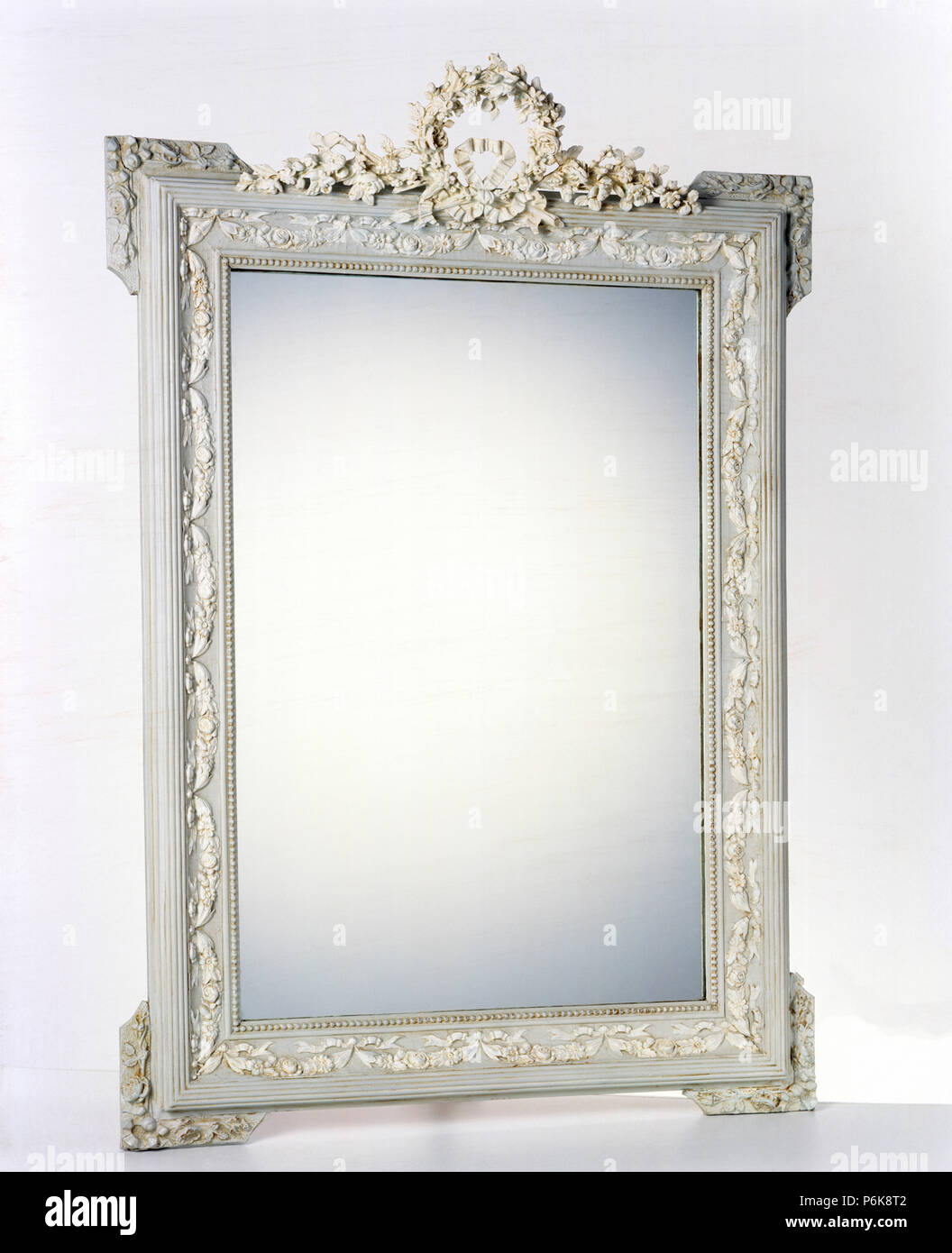 Embellished objects hi-res stock photography and images - Alamy