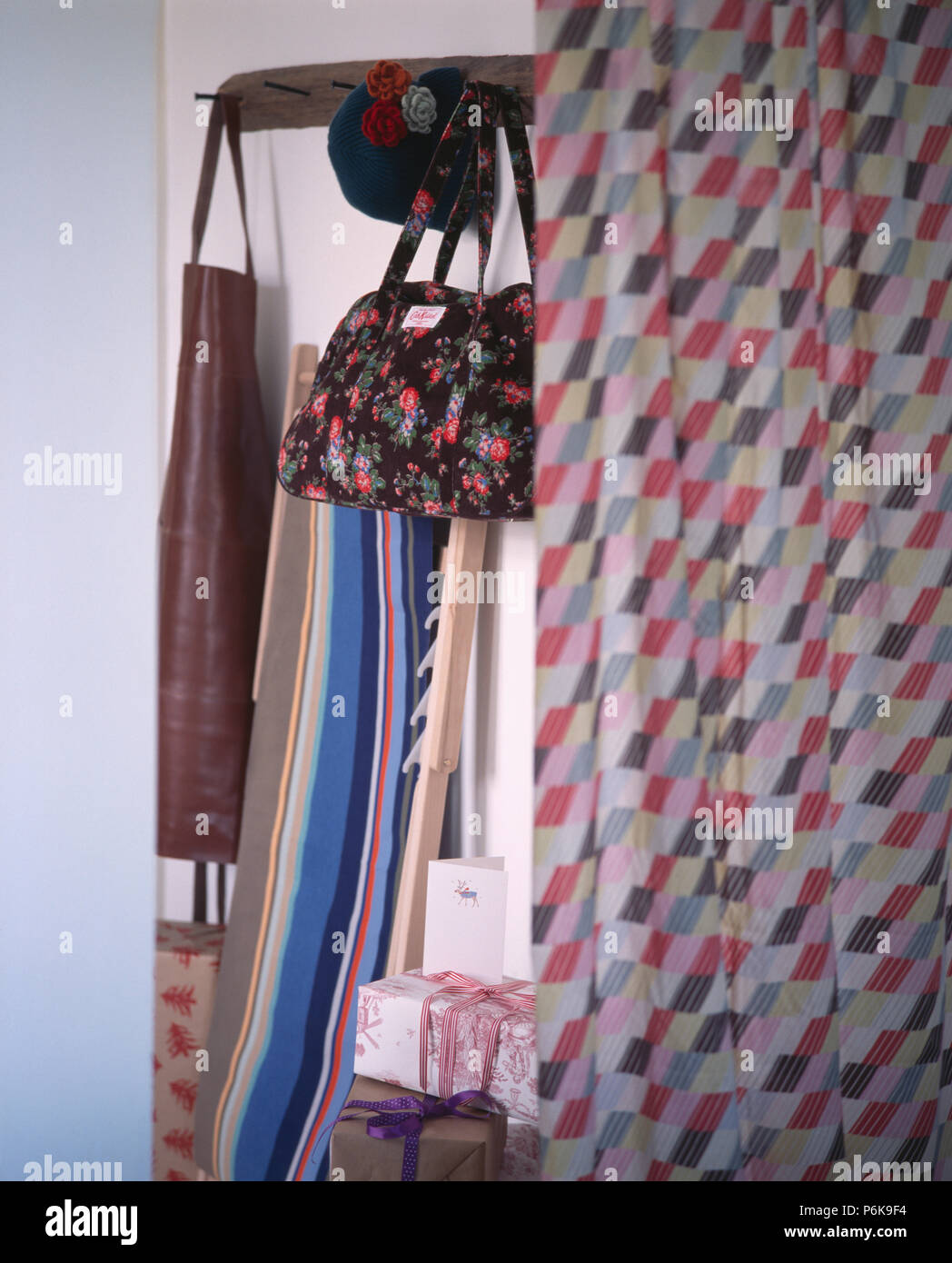 Patterned handbag hi-res stock photography and images - Alamy