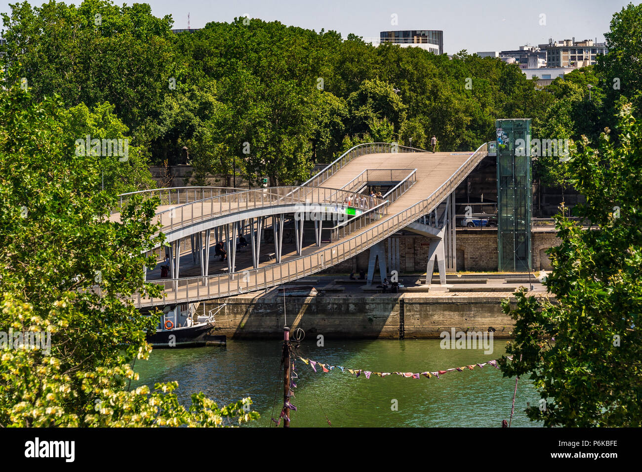 The Simone de Beauvoir footbridge crosses the River Seine from the ...