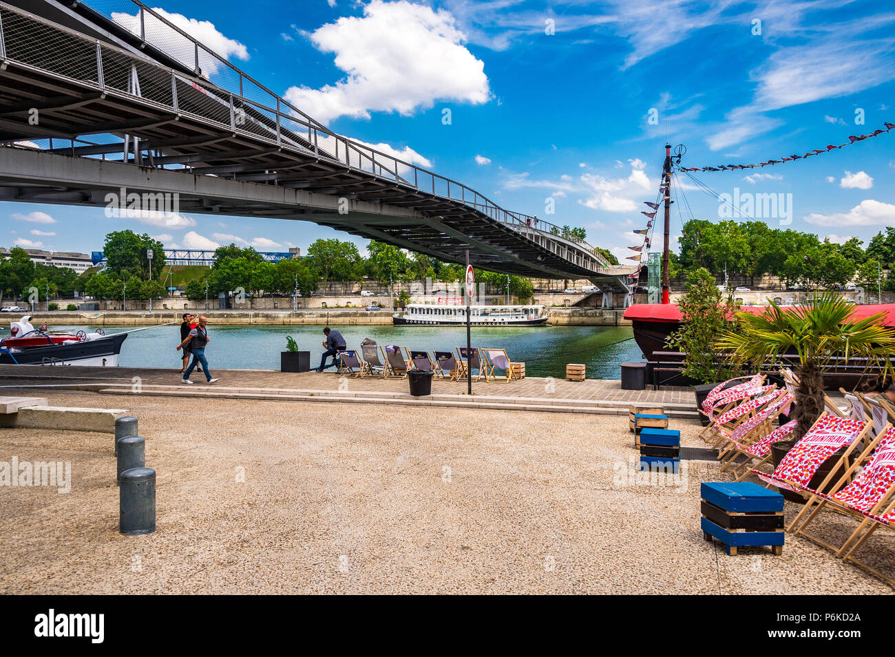The Simone de Beauvoir footbridge crosses the River Seine from the ...
