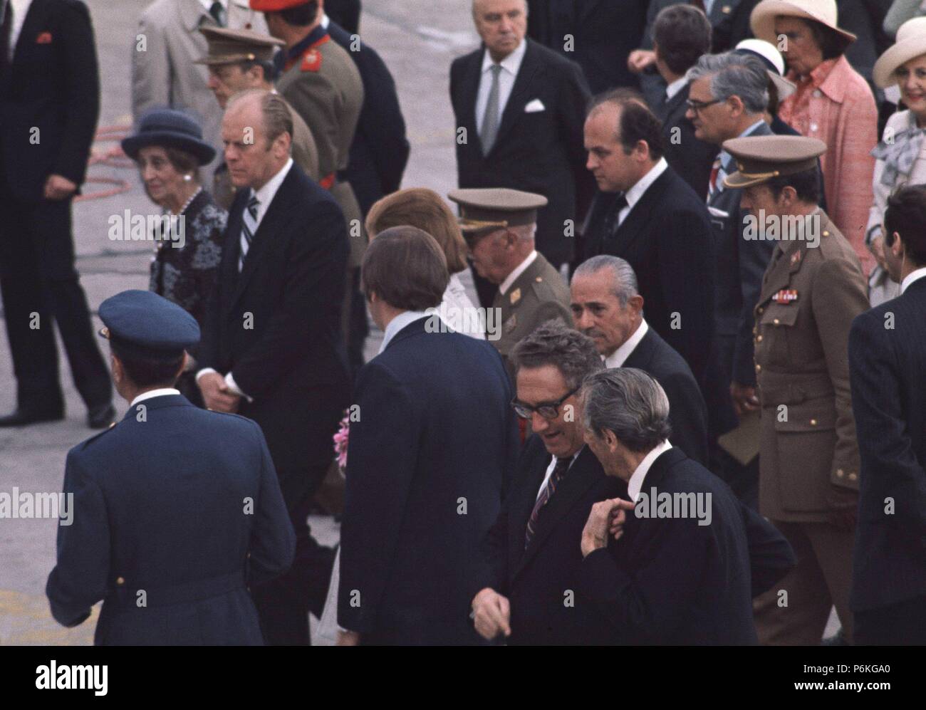FORD, GERALD RUDOLPH. POLITICO USA. 1913-. FOTO DE 1975 VISITANDO ESPA ...