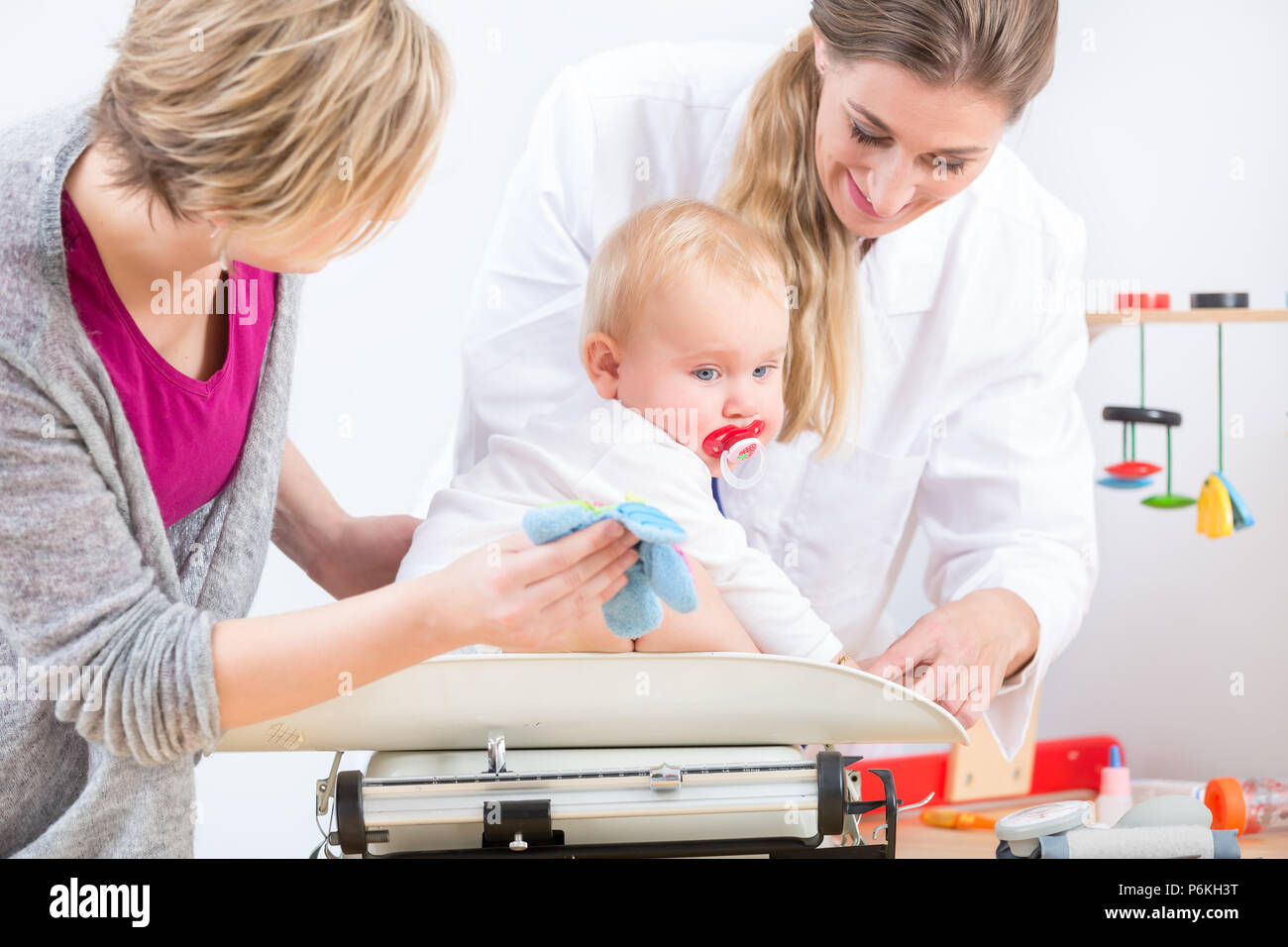 Child weight measurement hi-res stock photography and images - Alamy