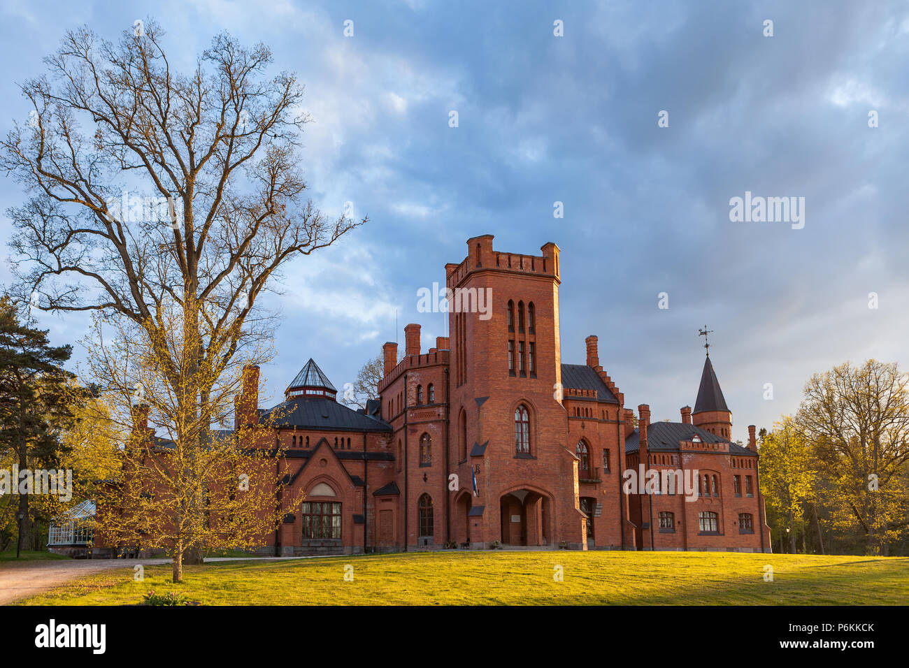 Red brick castle hi-res stock photography and images - Alamy