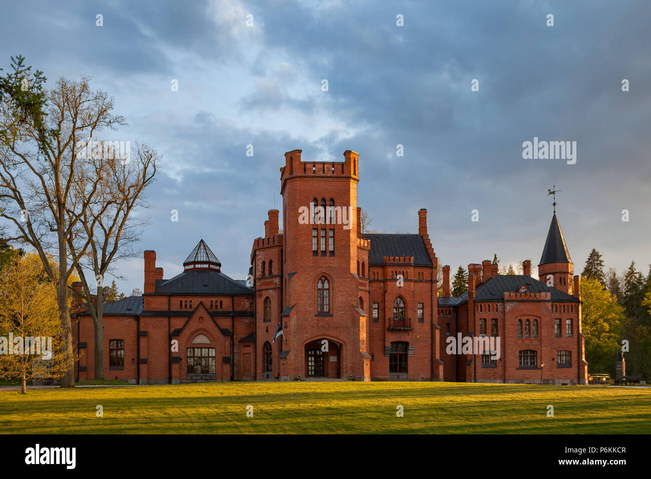 Red brick castle hi-res stock photography and images - Alamy