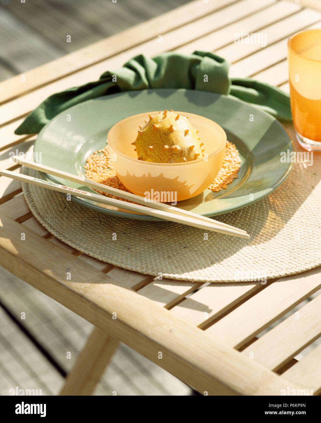 Spiked plates hi-res stock photography and images - Alamy