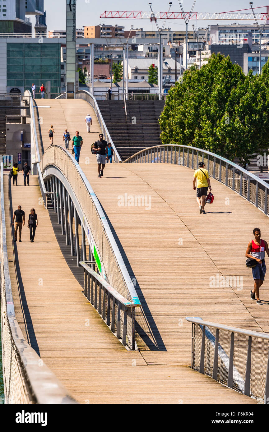 The Simone de Beauvoir footbridge crosses the River Seine from the ...