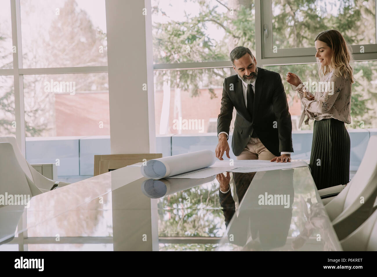 Young people discuss project hi-res stock photography and images - Alamy