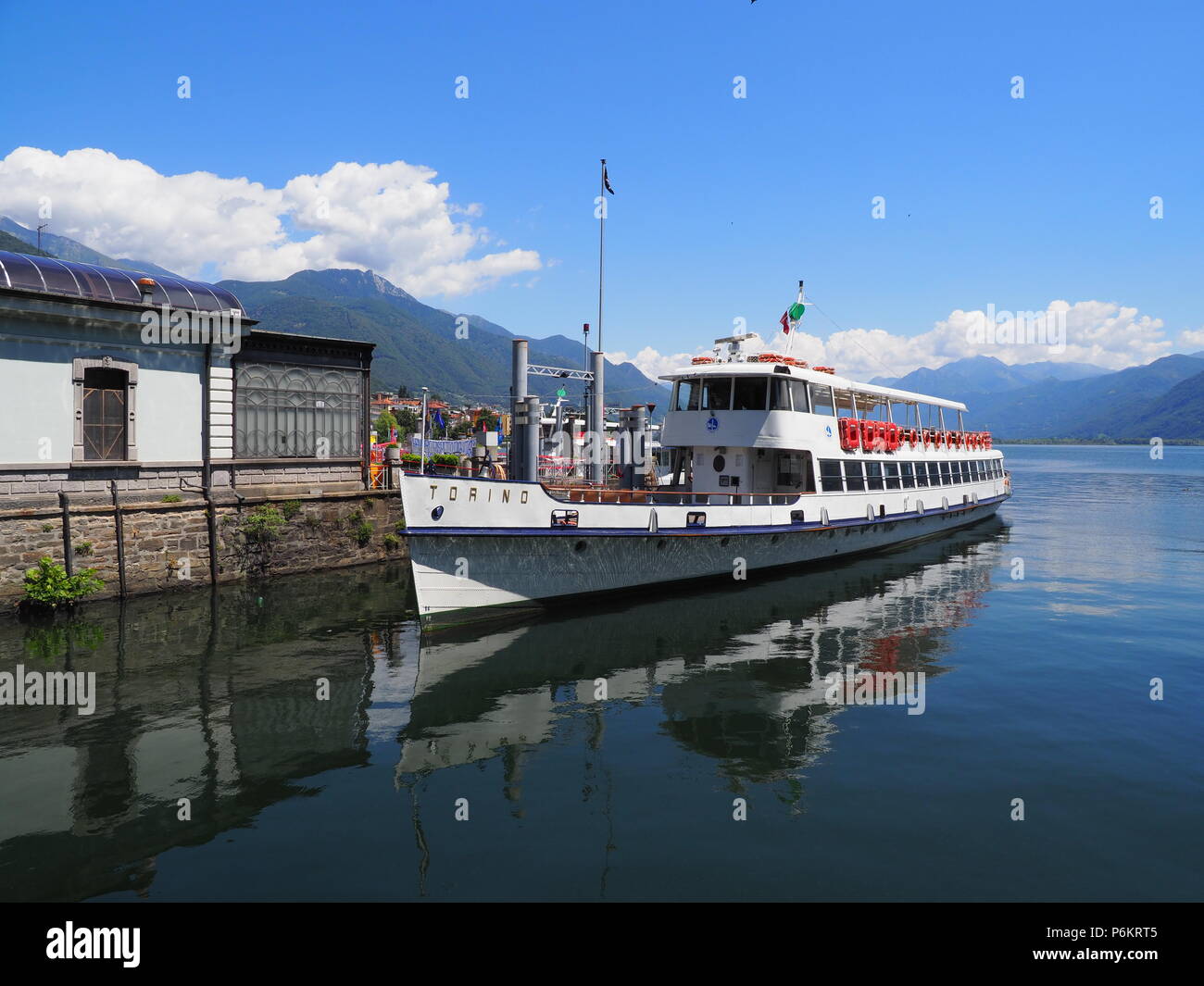 Side Wheeler Paddle Boat High Resolution Stock Photography and Images ...
