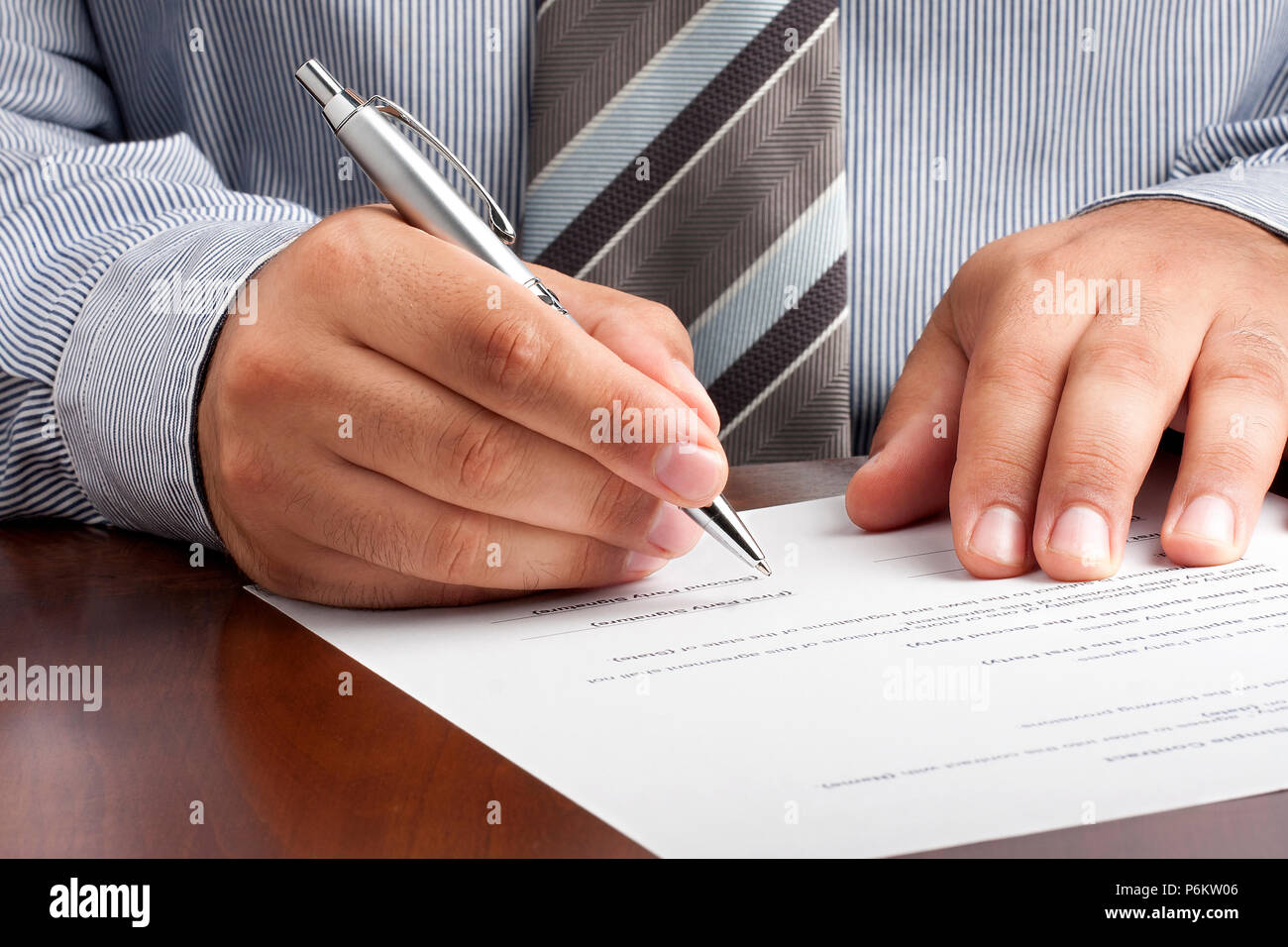 Hand signing contract hi-res stock photography and images - Alamy
