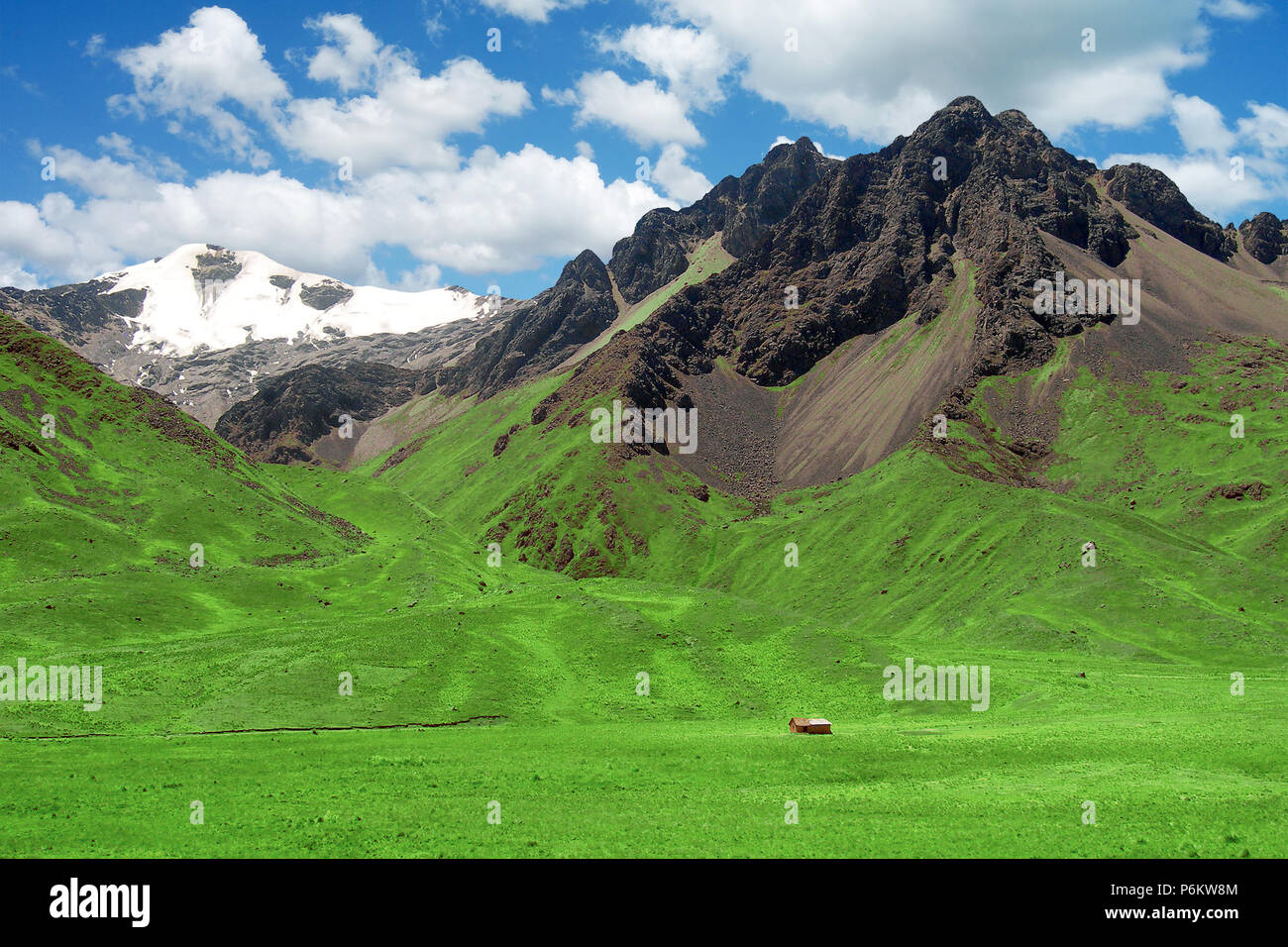 Living mountains hi-res stock photography and images - Alamy