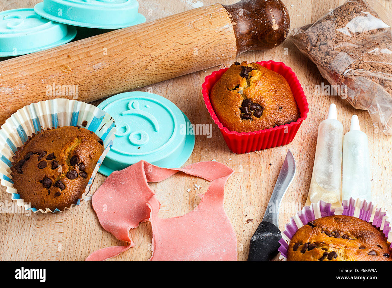 Sponge cutter hi-res stock photography and images - Alamy