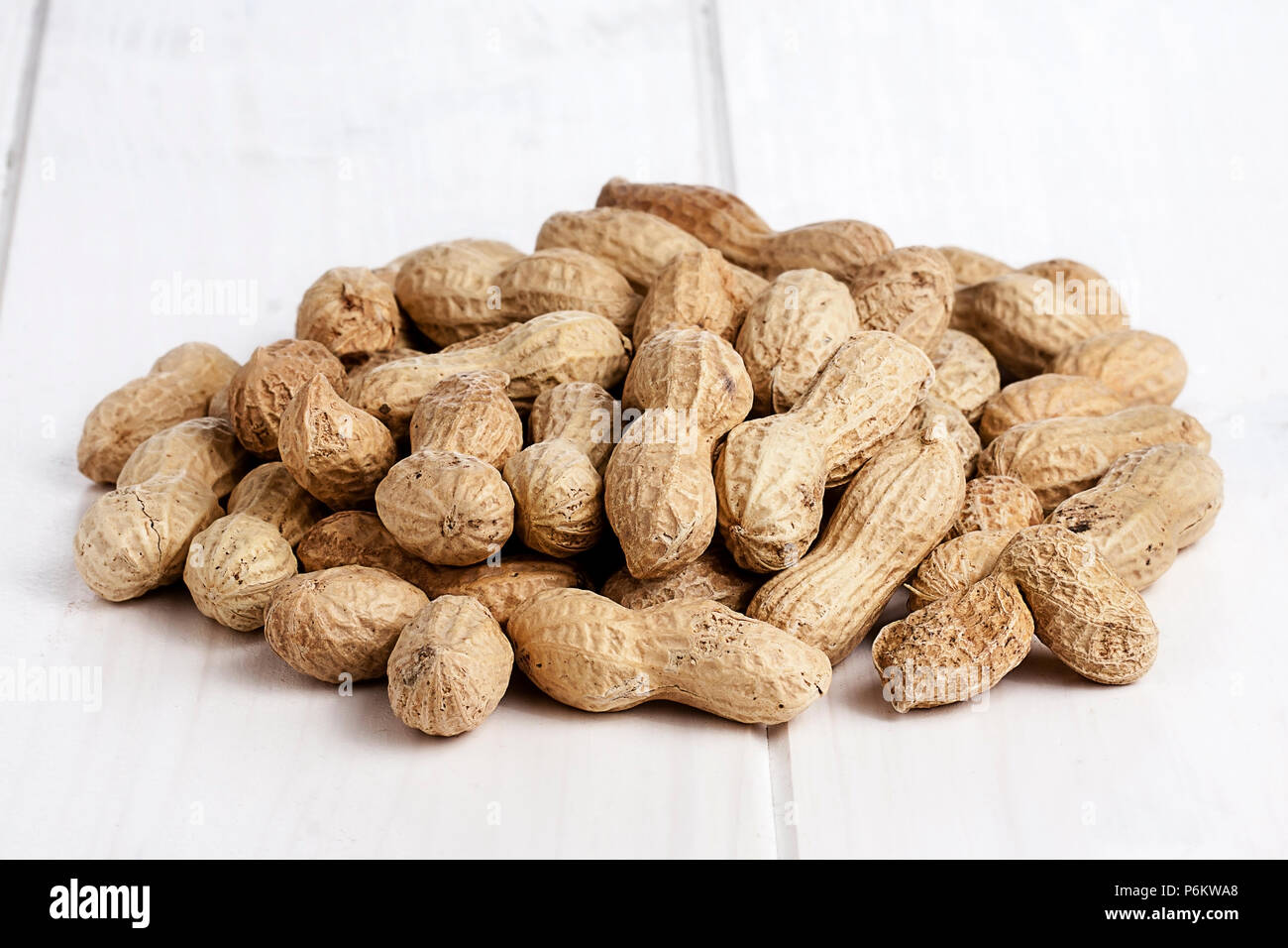 Bunch of peanuts hi-res stock photography and images - Alamy