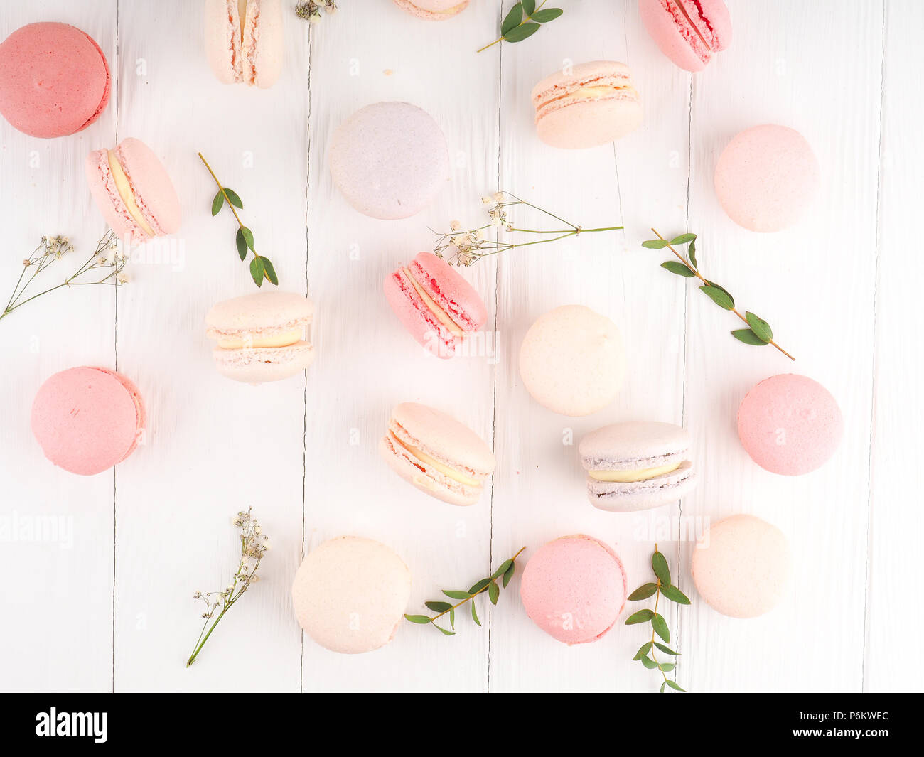Colorful macaroons, Colorful french dessert, traditional french ...