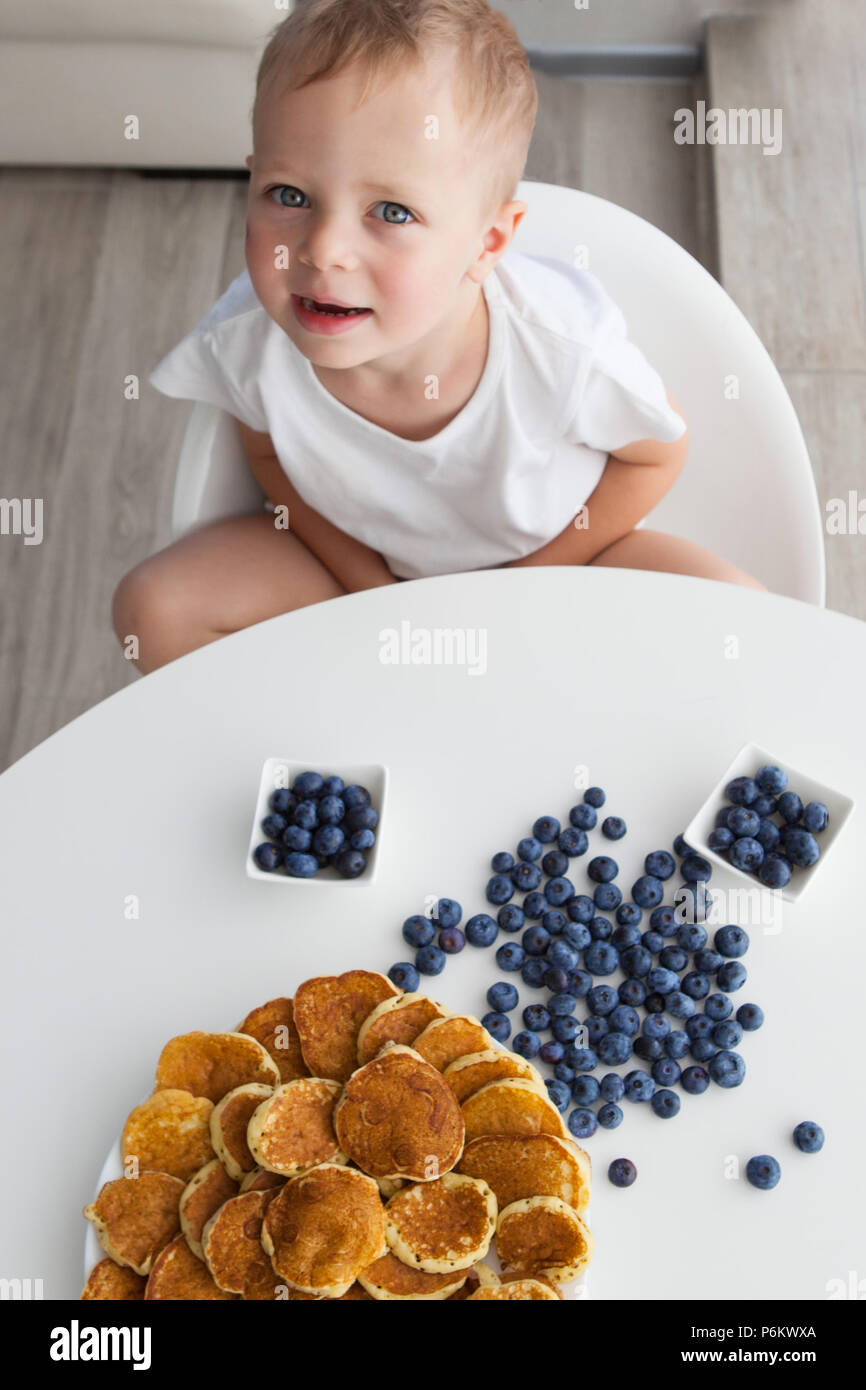 Vitamin useful breakfast berries hi-res stock photography and images ...