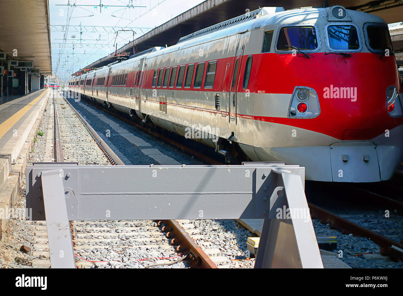 Italian local train hi-res stock photography and images - Alamy