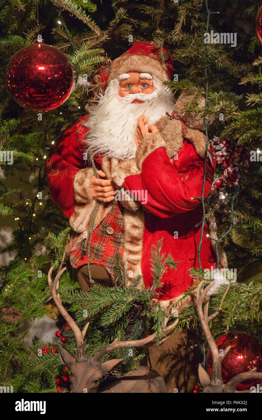 Santa claus on christmas tree hi-res stock photography and images - Alamy