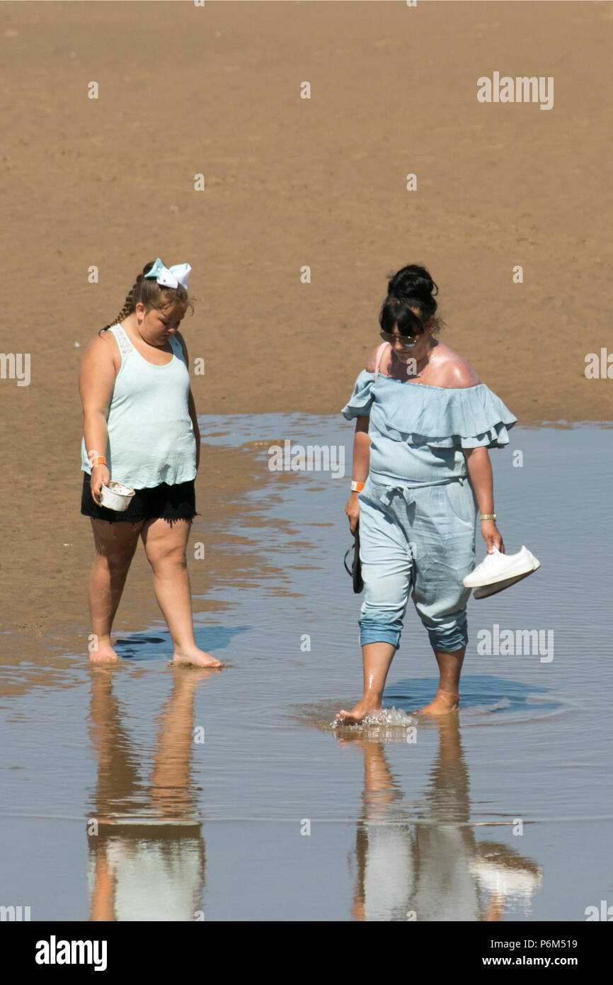 Blackpool, Lancashire, 1st Jul, 2018. UK Weather: Sunny sweltering day ...