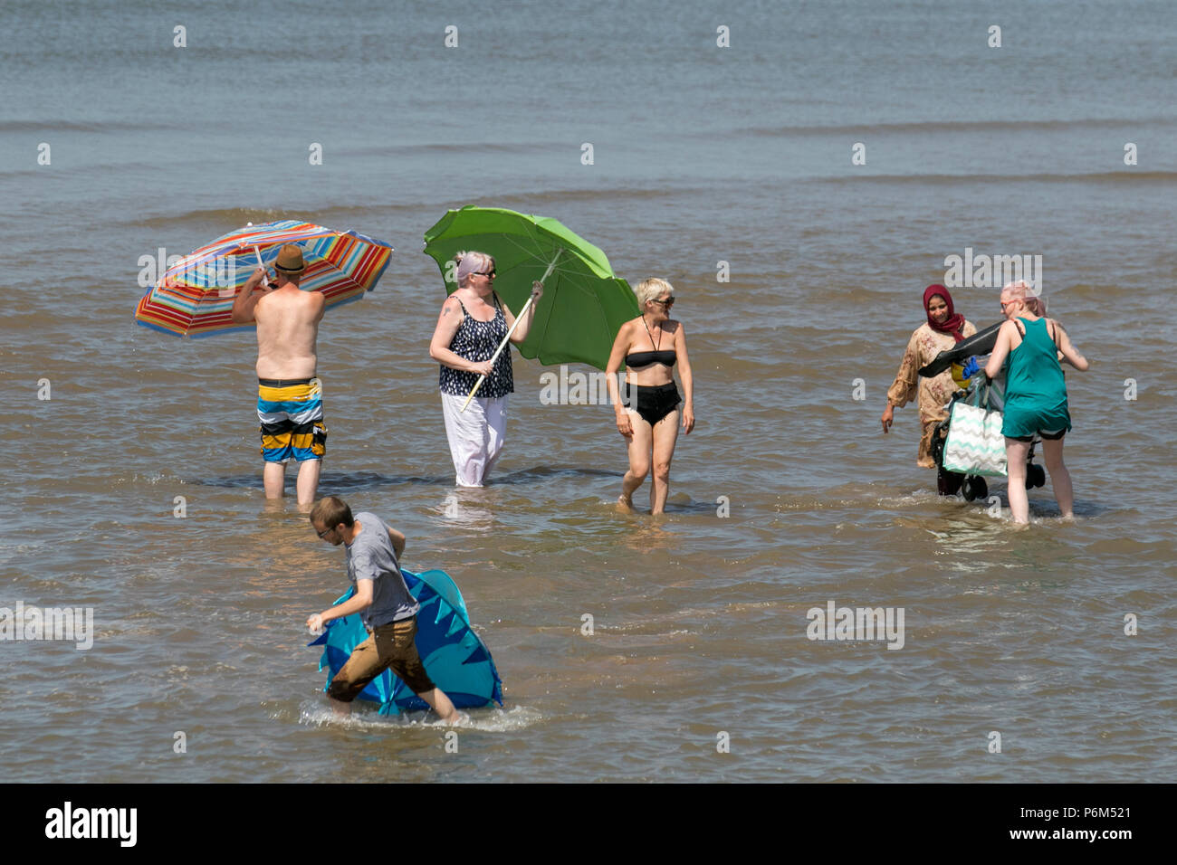 Summer Heatwave Bathers High Resolution Stock Photography and Images ...